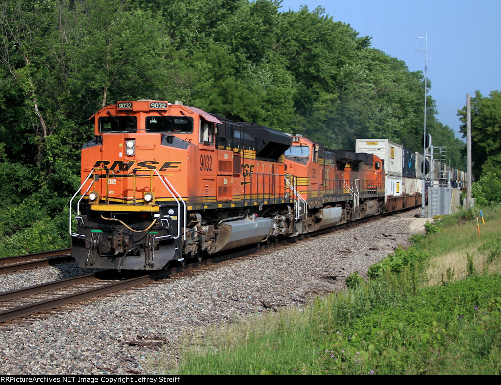 BNSF 9032